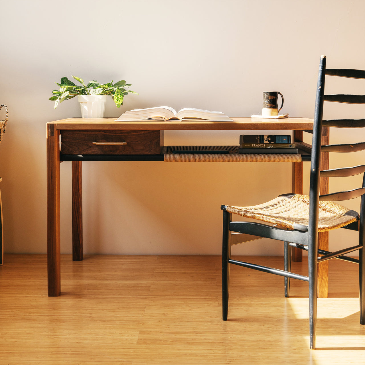 KAMEHANA Desk – JOHI